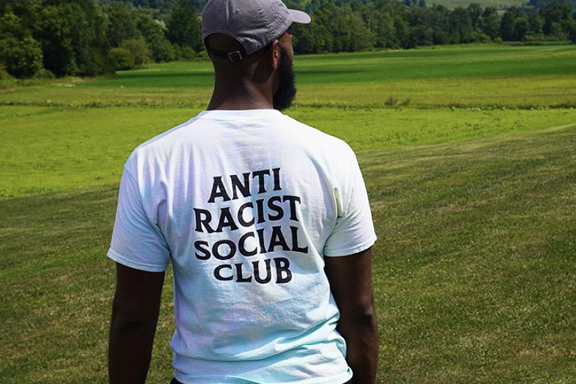 Social Media – Plastic Palmtree